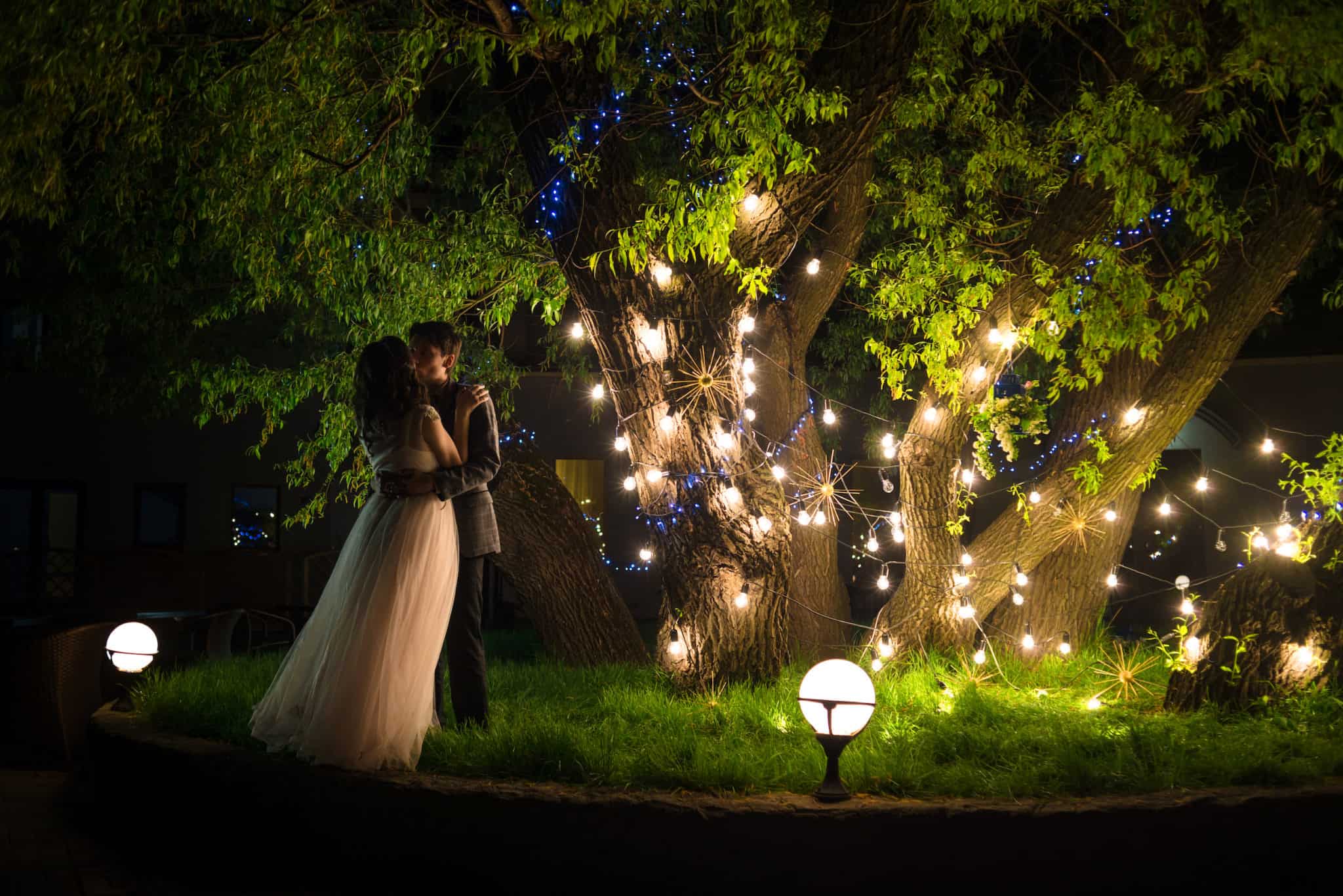 Illuminate Your Evening With These Creative Wedding & Event Lights ...